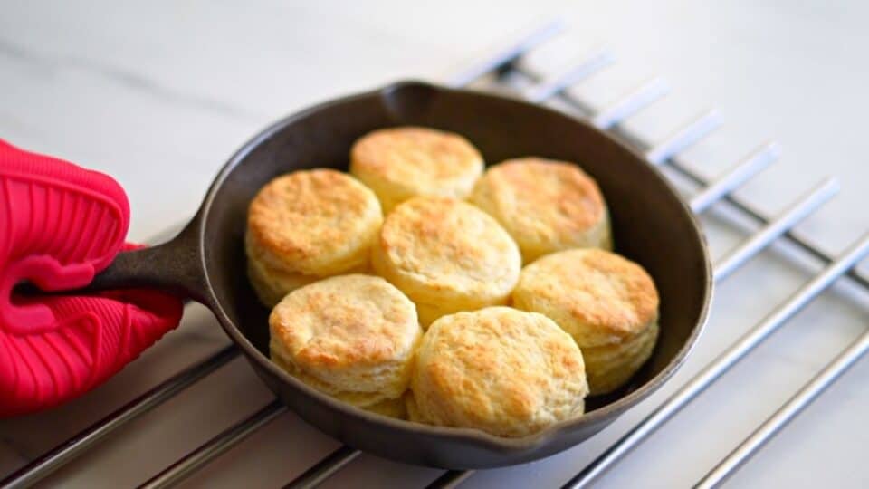 Easy Homemade Biscuits without Buttermilk (30 minute Biscuit ...