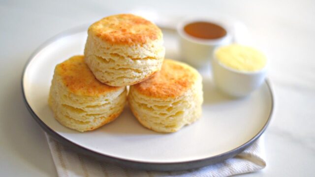Easy Homemade Biscuits without Buttermilk (30 minute Biscuit ...