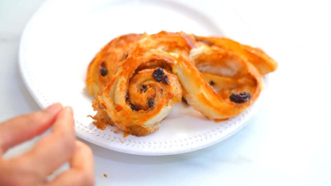 Cinnamon Danish Pastry Recipe (kanelsnegl) : Easy Danish Recipe ...