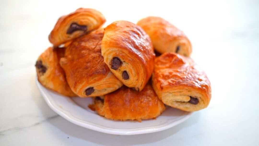 Super easy pain au chocolat recipe / Homemade Chocolate croissants ...
