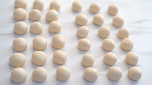 Old Fashioned Cloverleaf Rolls Recipe | MerryBoosters