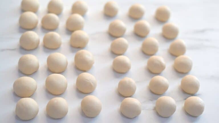 Old Fashioned Cloverleaf Rolls Recipe | MerryBoosters