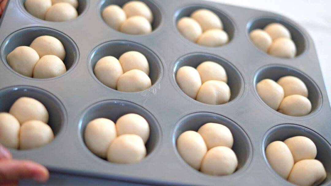 Old Fashioned Cloverleaf Rolls Recipe | MerryBoosters