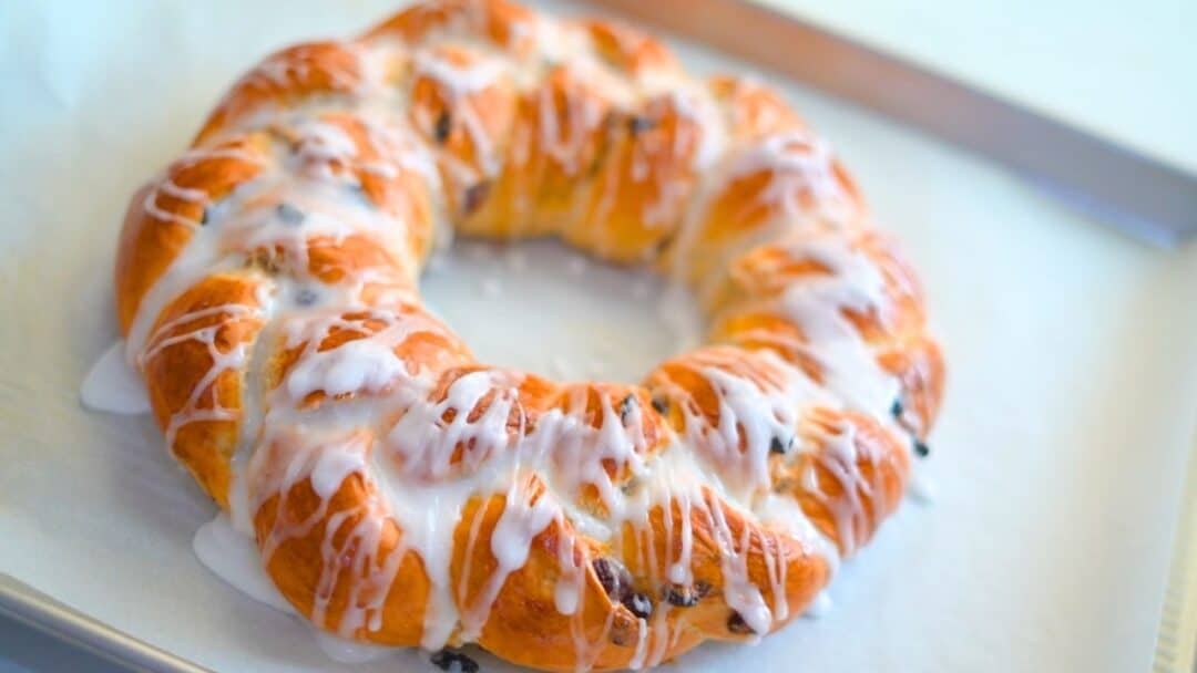 How to make Sweet Easter Bread | MerryBoosters