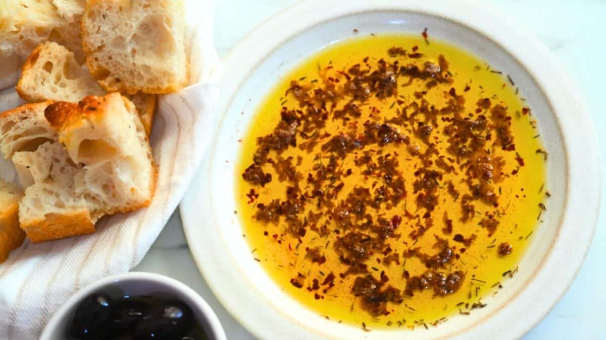 Olive Oil and Balsamic Vinegar Bread Dip Recipe | MerryBoosters