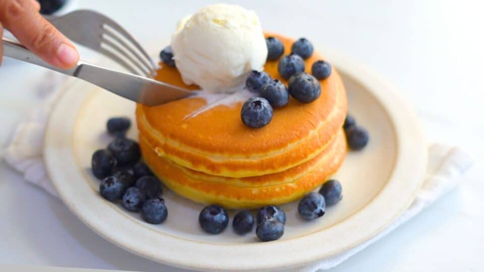 How to make Fluffy, Nutella Stuffed Pancakes | MerryBoosters