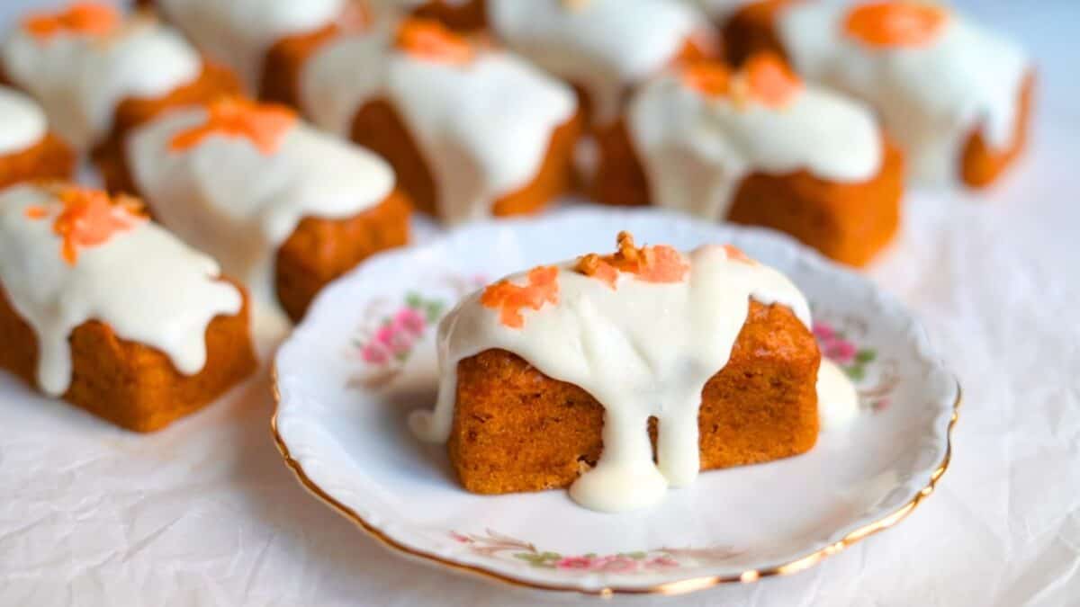 Super Moist Mini Carrot Cake Recipe with Cream cheese Frosting ...