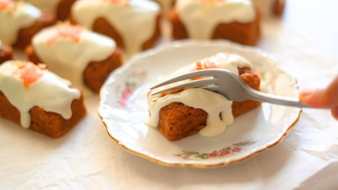 Super Moist Mini Carrot Cake Recipe with Cream cheese Frosting ...